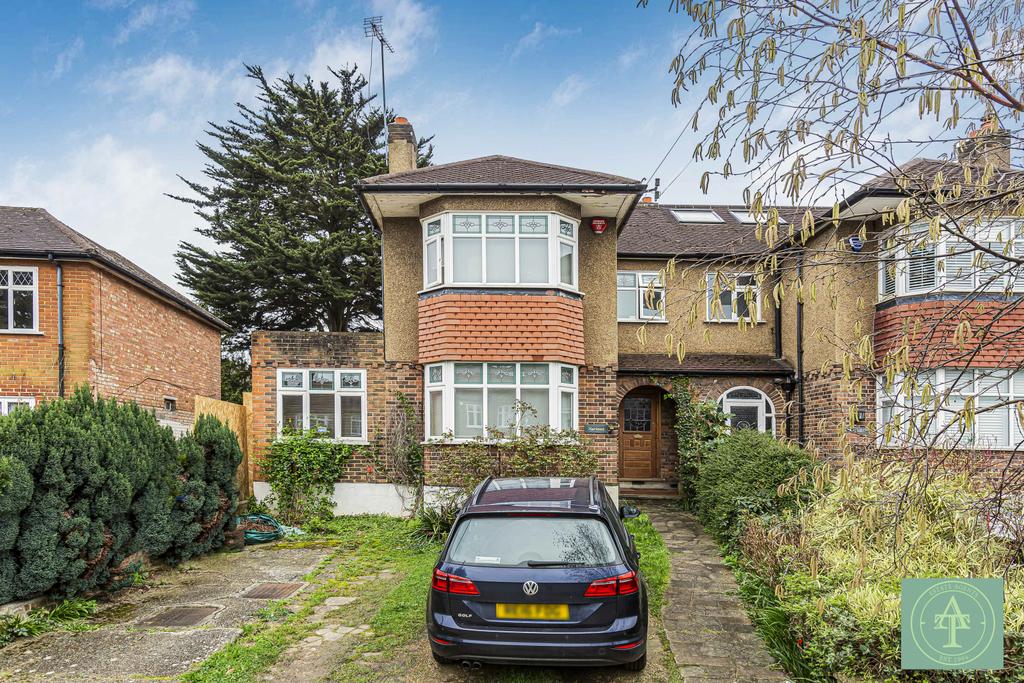 The Vale, London, N14 3 bed semi-detached house - £850,000