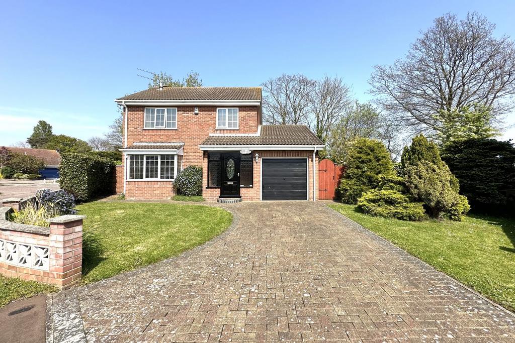 48 Beeching Drive, Lowestoft, NR32 3 bed detached house - £390,000