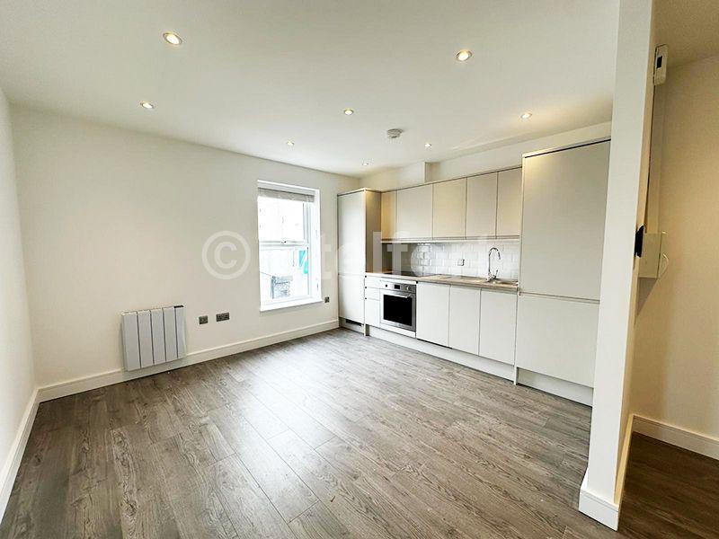 Leytonstone Road, London E15 1 bed flat - £1,517 pcm (£350 pw)