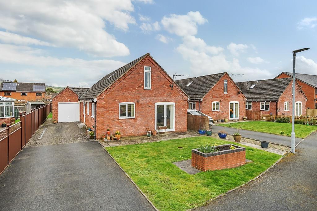 Kington HR5 3 bed detached bungalow - £335,000