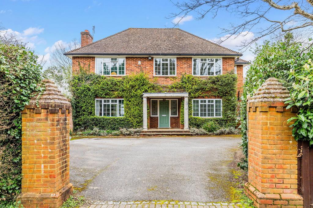Wray Park Road, Reigate RH2 4 bed detached house - £1,250,000