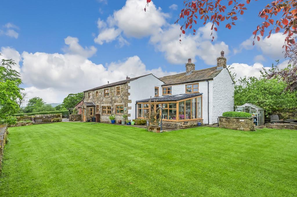 Brown Hill Lane, Colne, Lancashire, BB8 6 bed detached house - £895,000