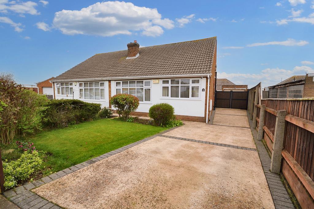 St Thomas Close Humberston Dn36 2 Bed Semi Detached Bungalow For Sale