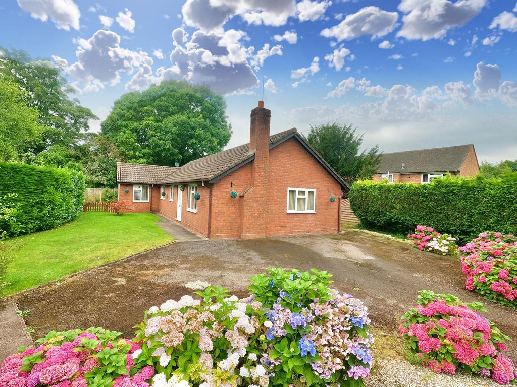 Greenside, Yarnfield, ST15 3 bed detached bungalow - £315,000
