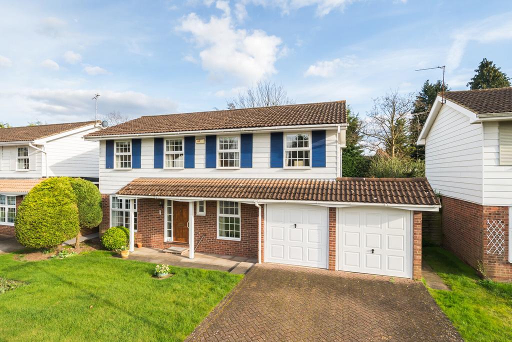 Pennington Drive, Weybridge, KT13 4 bed detached house for sale - £ ...