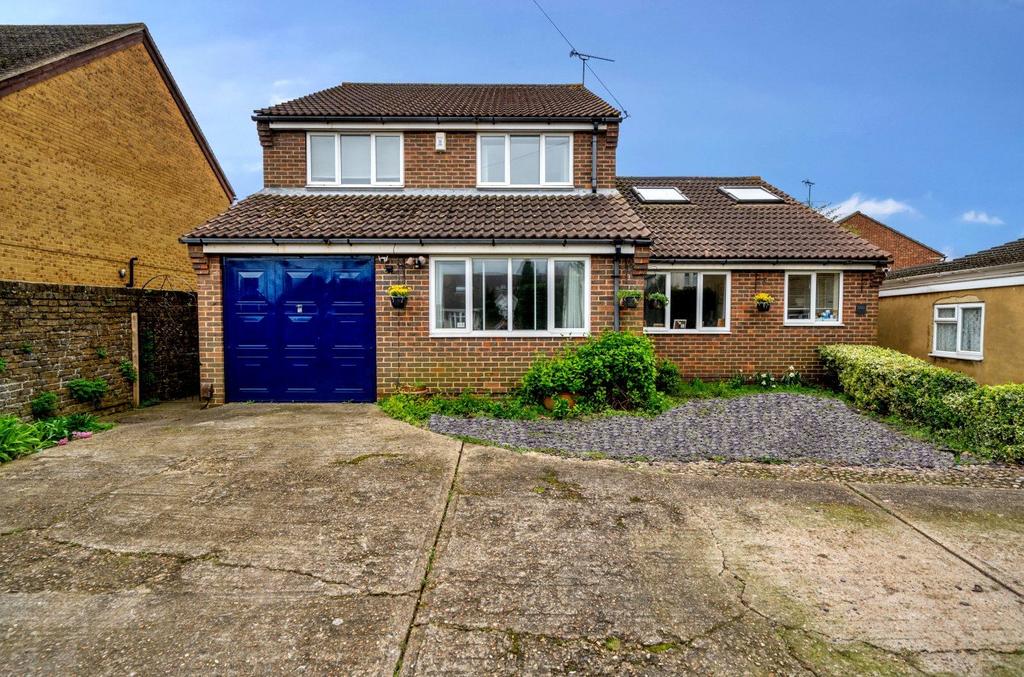 London Road, Sittingbourne, Kent, ME10 5 bed detached house for sale ...