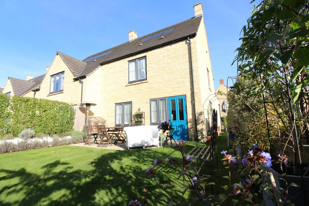 PENTELOW GARDENS, Chipping Norton OX7 3 bed semi-detached house - £485,000