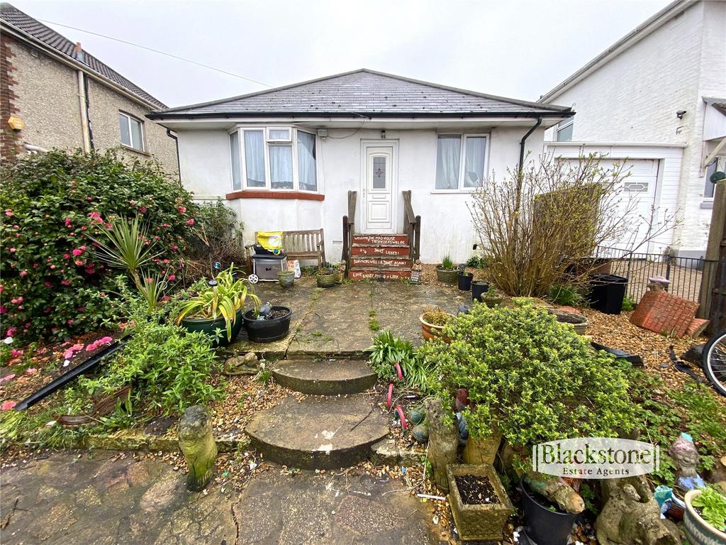 Kinson Road, Wallisdown, Bournemouth, Dorset, BH10 3 bed bungalow for ...