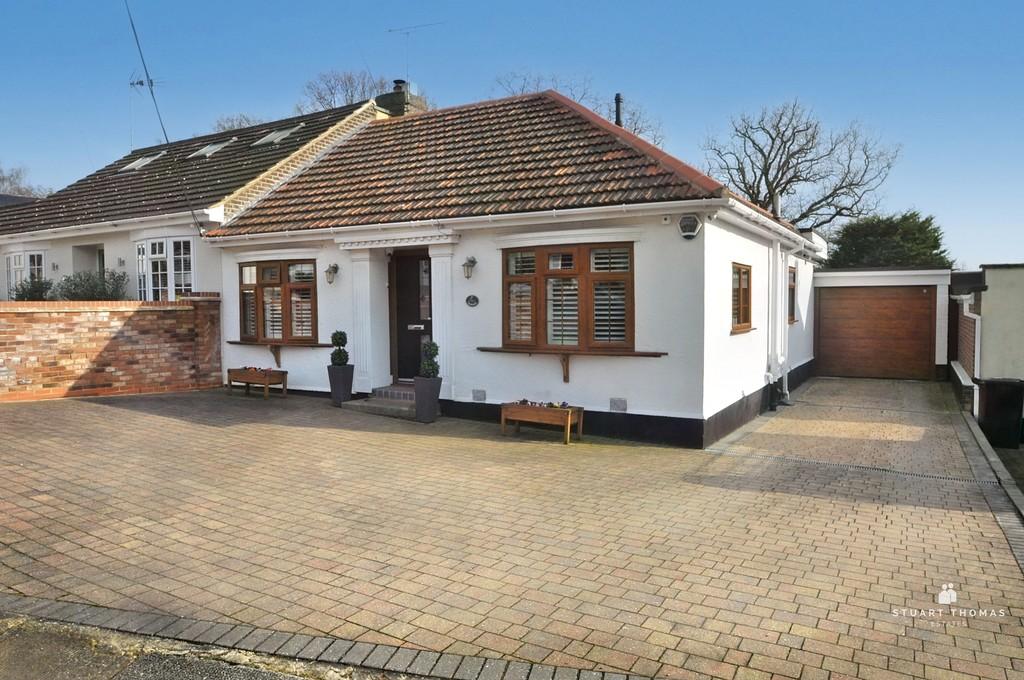 Fairmead Avenue, Daws Heath 2 bed semi-detached bungalow - £475,000