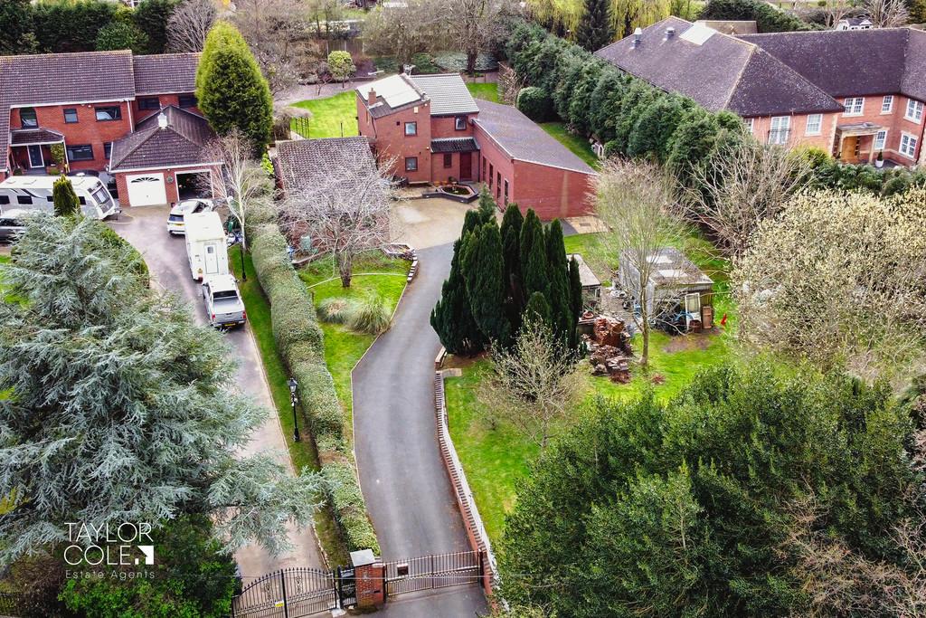 Hodge Lane, Amington 3 bed detached house - £599,950