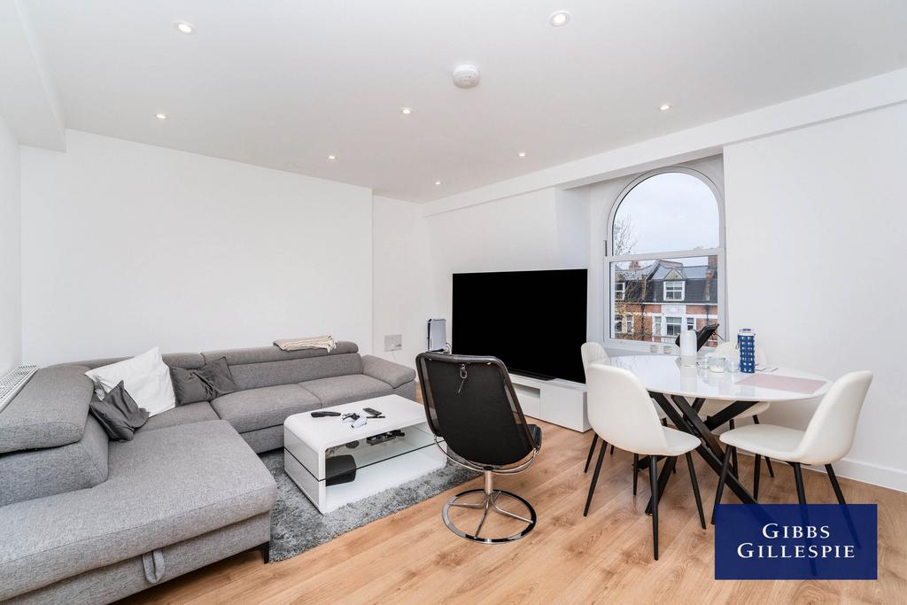 New broadway, Ealing, W5 1 bed apartment - £1,900 pcm (£438 pw)