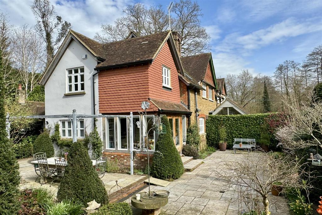 Godalming 3 bed semi-detached house - £1,075,000