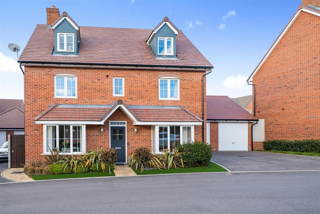 Borrer Drive, Henfield 5 bed detached house - £675,000