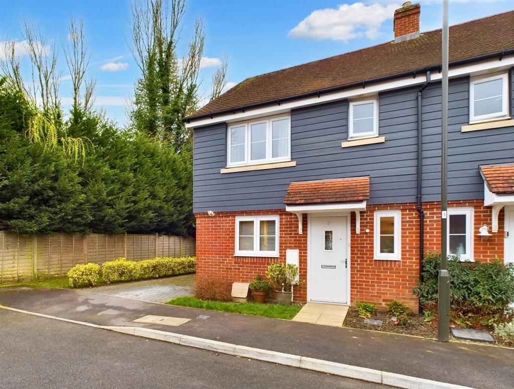 Ellis Walk, Ifield RH11 3 bed semi-detached house - £410,000