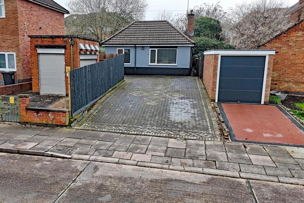 Alcester Drive, Evington, Leicester 2 bed detached bungalow - £250,000