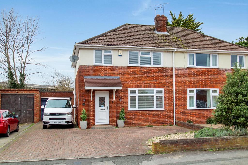 Greenlands Road, Upper Stratton, Swindon 3 bed house - £325,000
