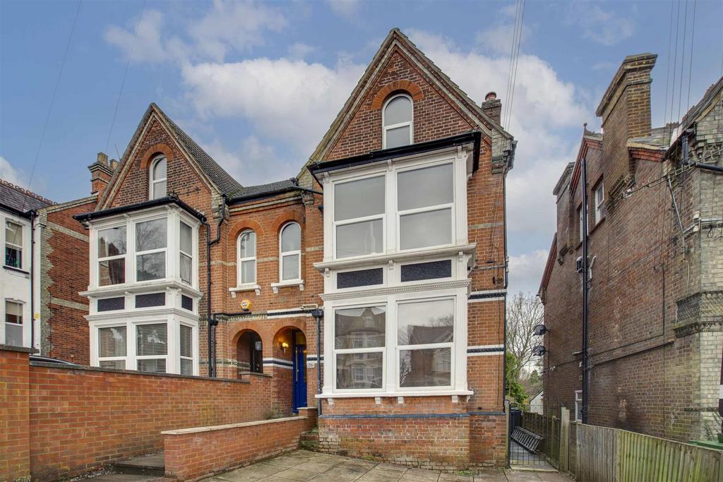 Priory Road, High Wycombe HP13 7 bed semi-detached house - £750,000