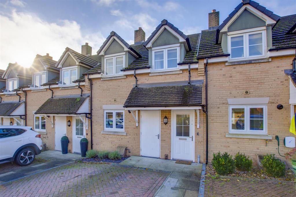 Red Kite Way, High Wycombe HP13 3 bed semi-detached house - £450,000