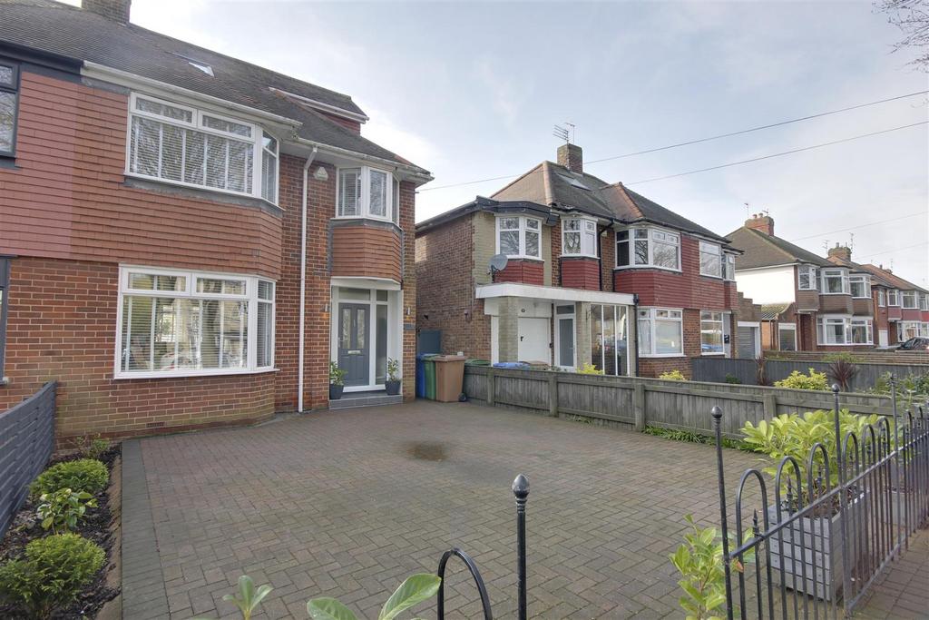 Wolfreton Lane, Willerby 4 bed semi-detached house - £350,000
