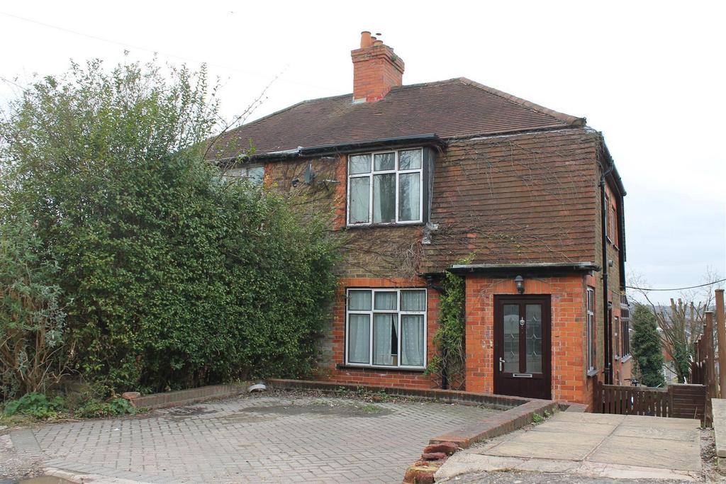Greaves Road, High Wycombe HP13 3 bed semi-detached house - £410,000