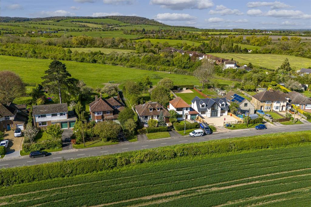 Shootacre Lane, Princes Risborough HP27 4 bed detached house - £750,000