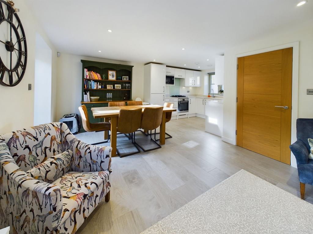 Chipping Norton OX7 3 bed semi-detached house - £450,000