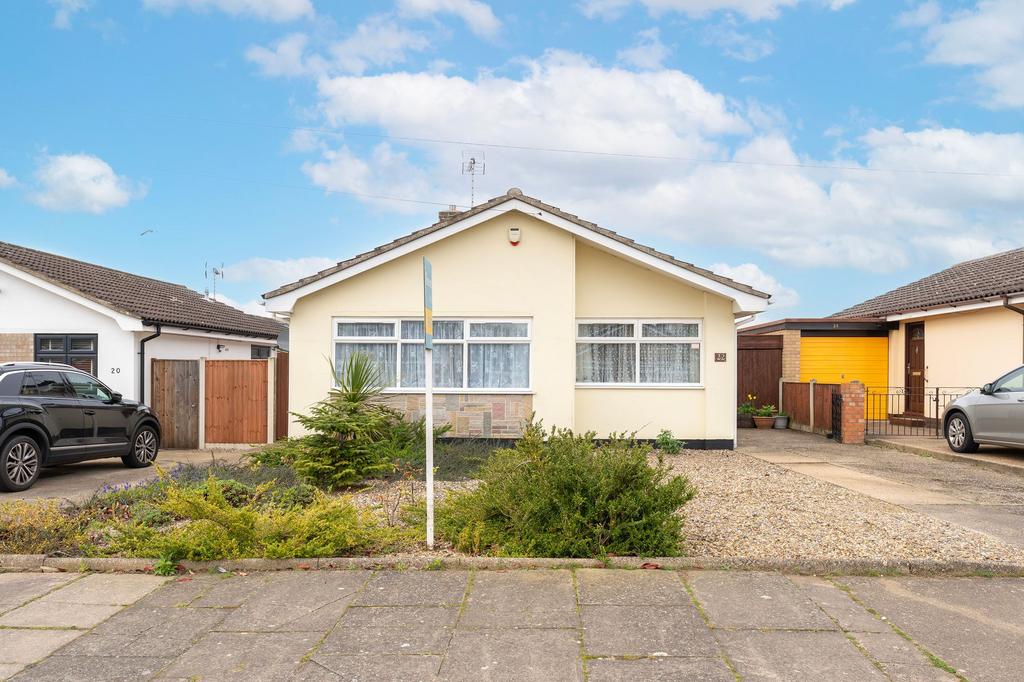 Denton Drive, Lowestoft 3 bed detached bungalow - £220,000