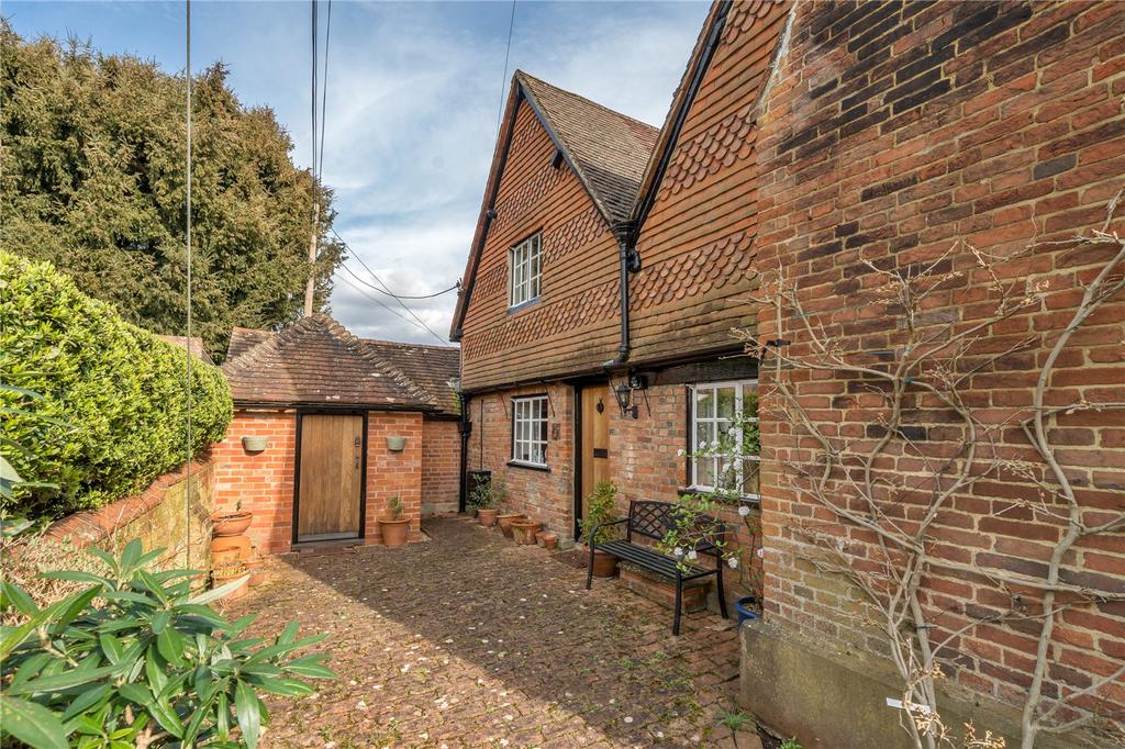 Dippenhall Street, Crondall, Farnham... 3 bed end of terrace house - £ ...