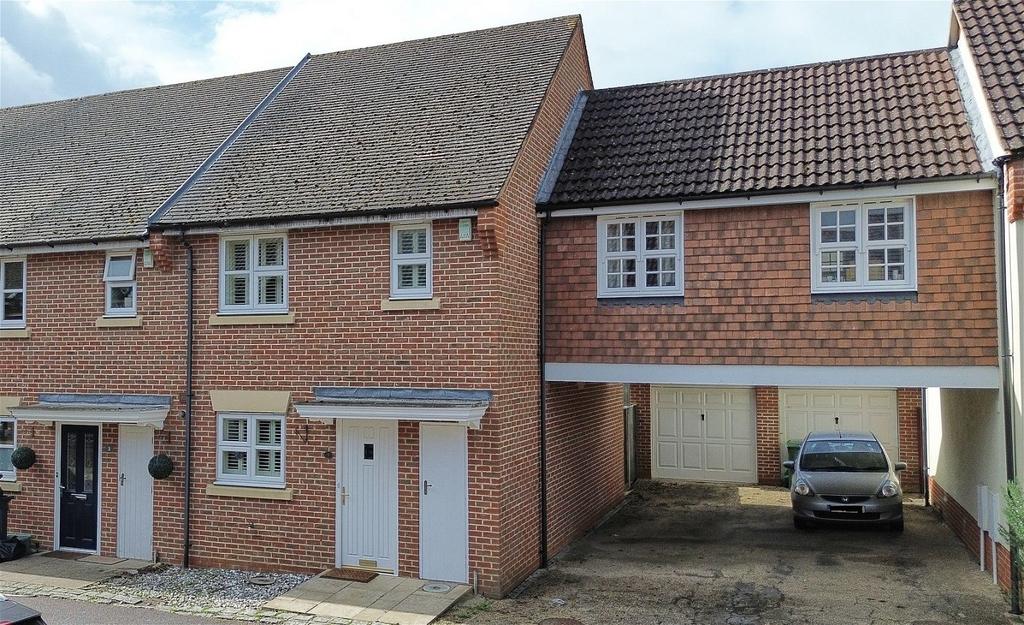 Lower Mount Street, Fleet GU51 3 bed end of terrace house - £435,000