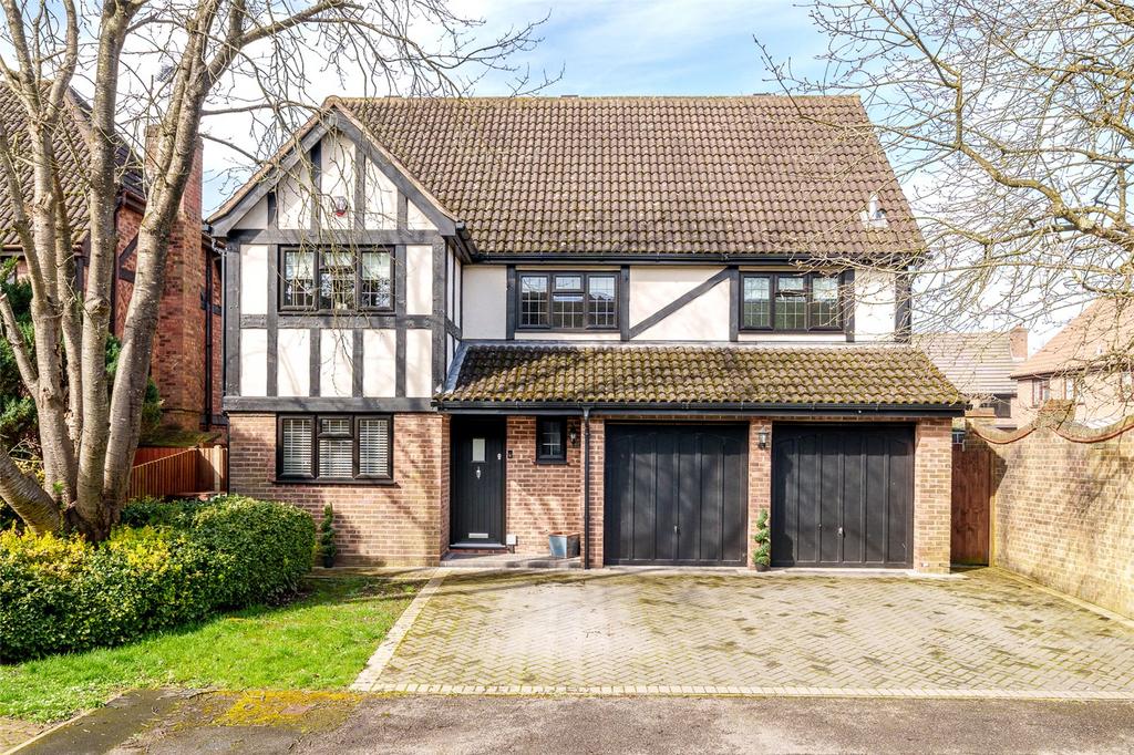 Lowry Close, Sandhurst GU47 7 bed detached house - £795,000