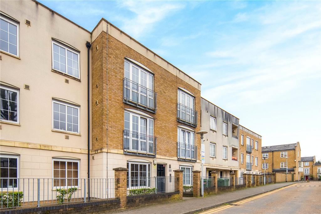 Cherrywood Close, Bow, London, E3 2 bed flat - £375,000