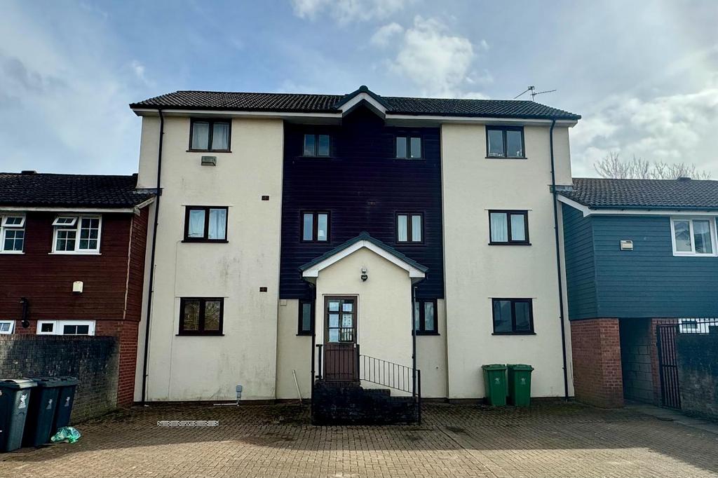 Flat 6, Haxby Court, Felbridge Close... 2 bed flat - £140,000