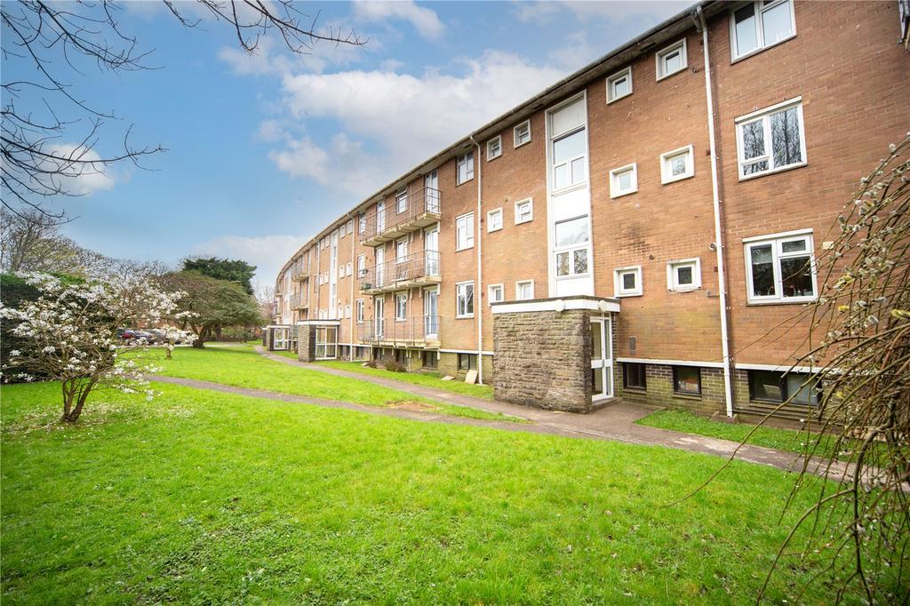 Hillside Court, Ty Gwyn Road... 2 bed apartment - £180,000