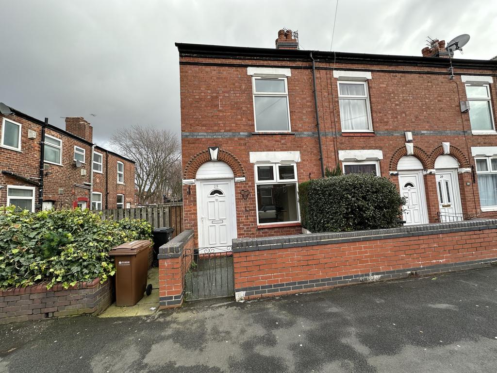 St. Matthews Road, Edgeley 2 bed end of terrace house - £180,000