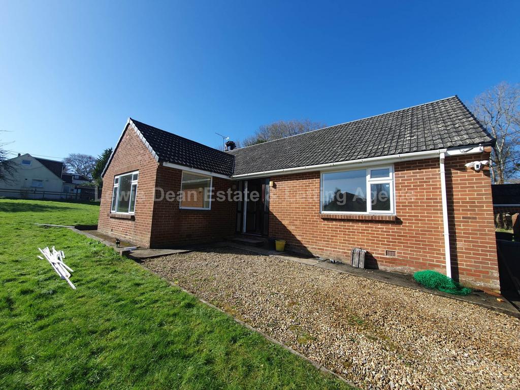 Lytchett Matravers, Poole, Dorset 2 bed detached bungalow to rent - £ ...