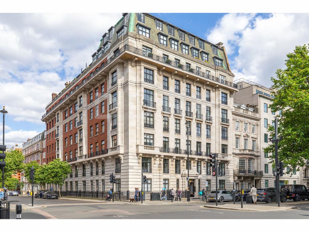 Portland Place, London, W1B 3 bed apartment - £24,999 pcm (£5,769 pw)