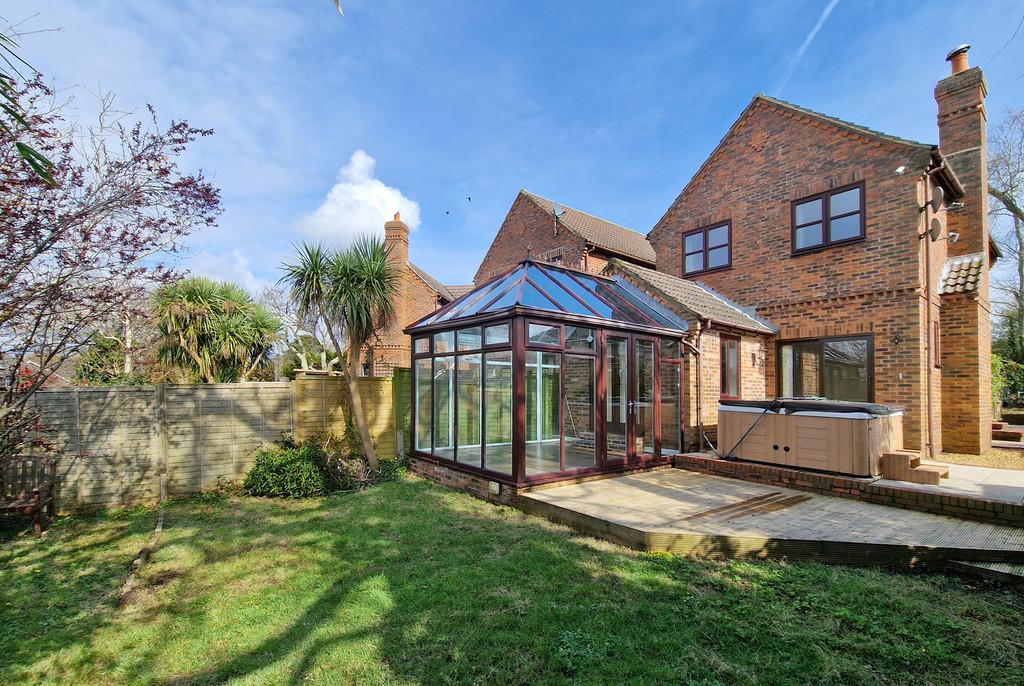 Kings Close, Lymington SO41 3 bed detached house - £629,000