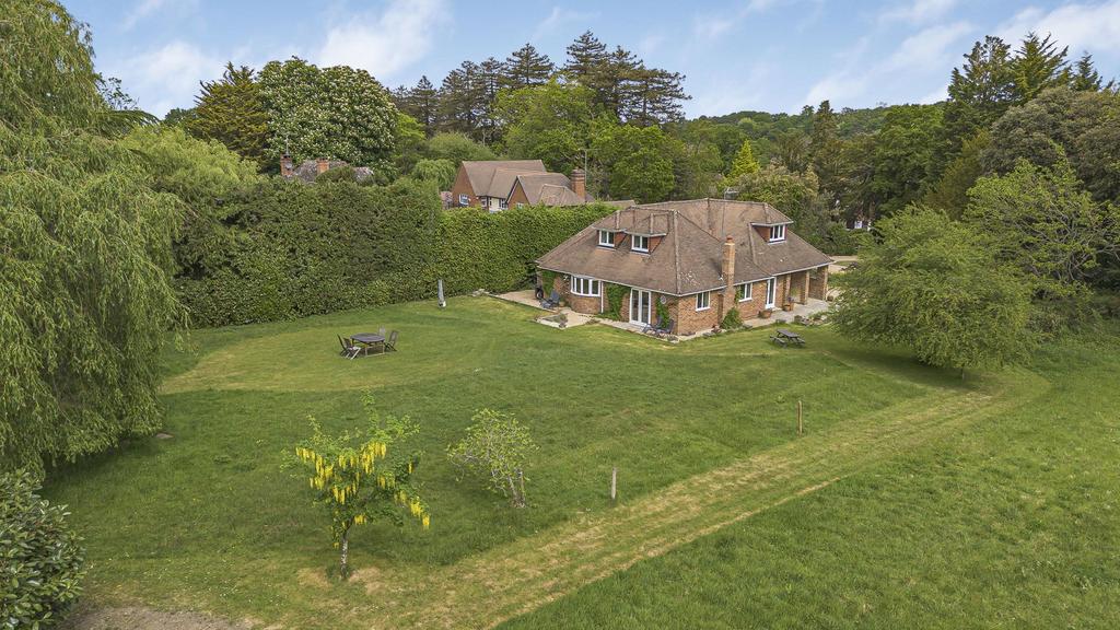 Pine Walk, East Horsley 5 bed detached house for sale - £1,795,000
