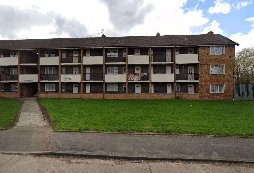 Langthorne House, Croyde Avenue, Hayes 3 bed flat - £315,000