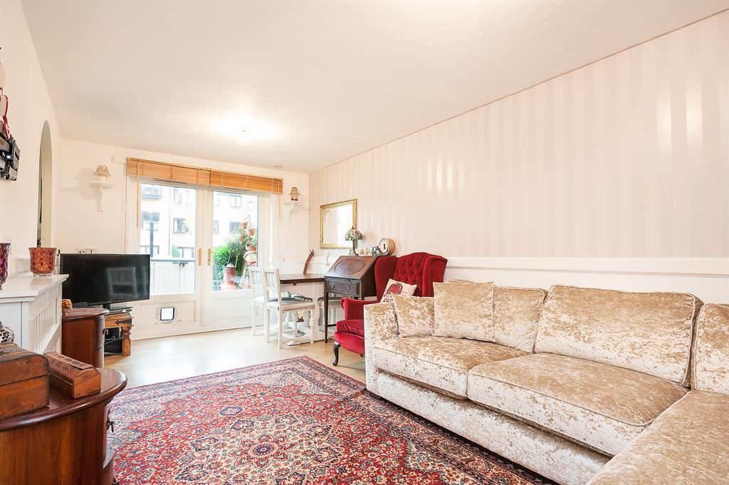 Riverside Close, London, E5 1 bed flat - £1,595 pcm (£368 pw)