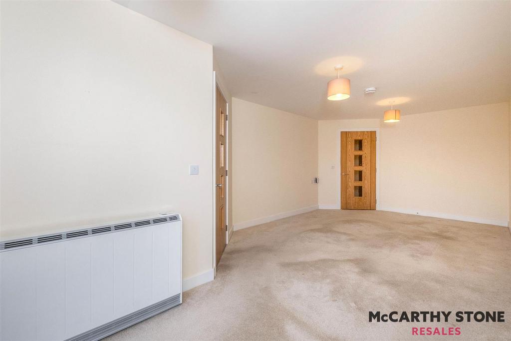 Oakwood Court, Crown Avenue, Inverness 2 bed flat for sale - £255,000