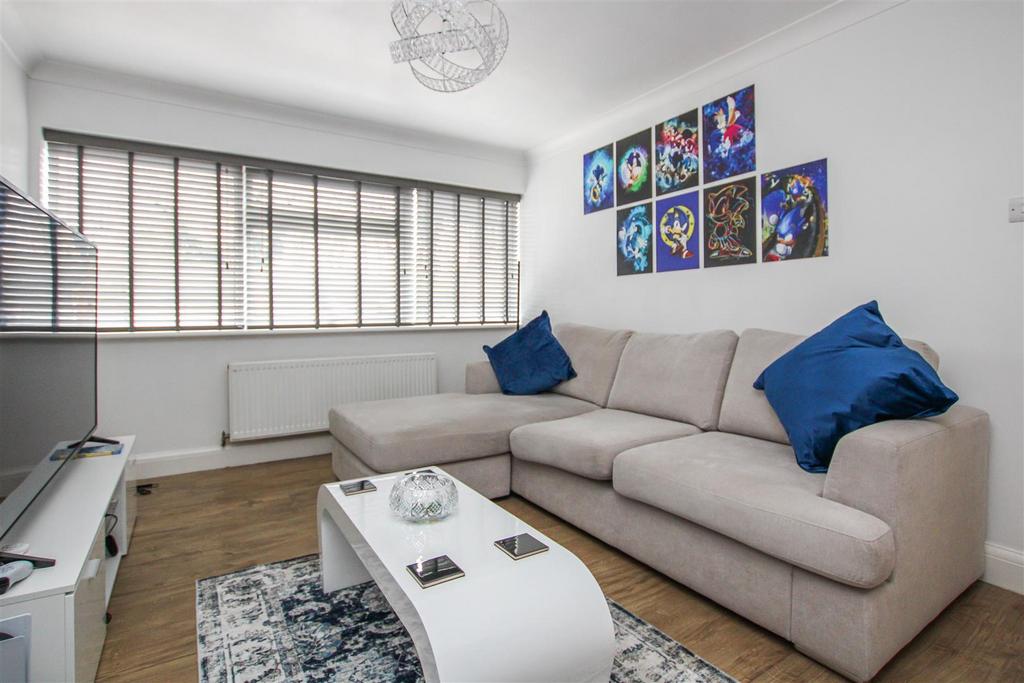 Leonard Way, Brentwood 2 bed apartment for sale - £260,000