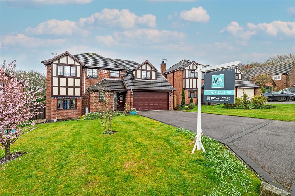 Swallowfield Gardens, Appleton... 5 bed detached house for sale - £750,000