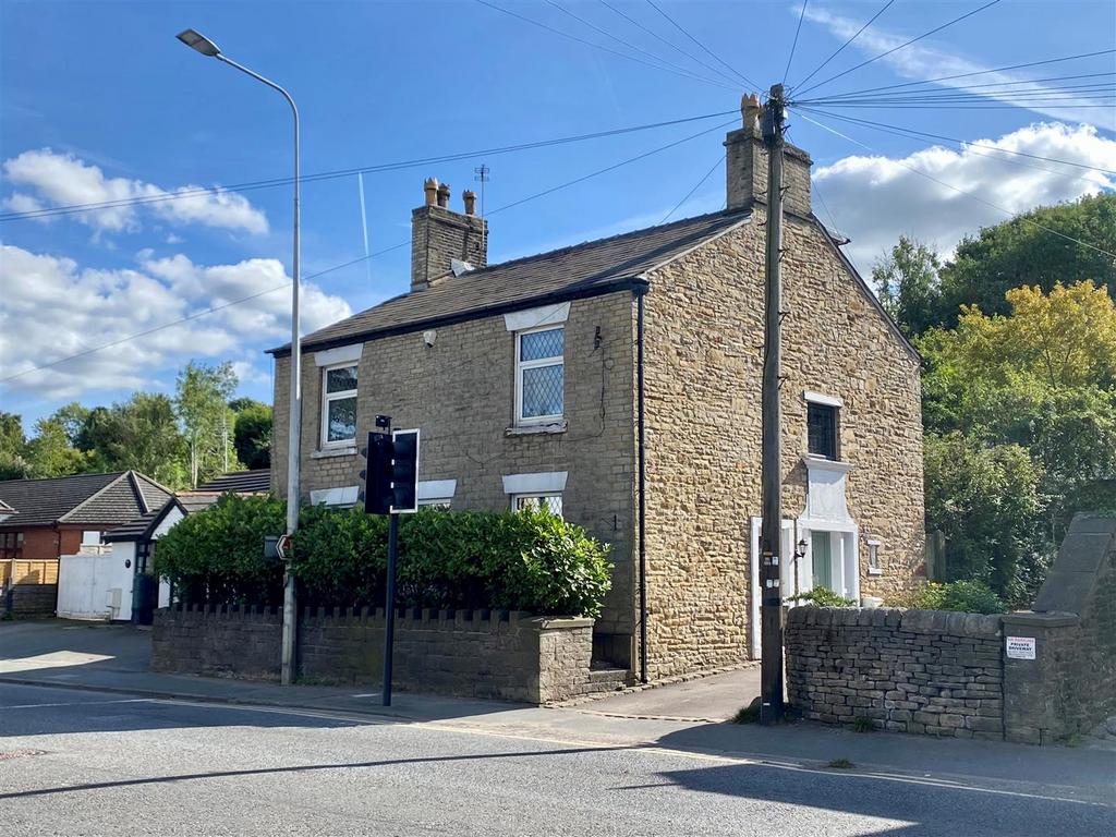 Buxton Road, Disley, Stockport 4 bed link detached house - £465,000