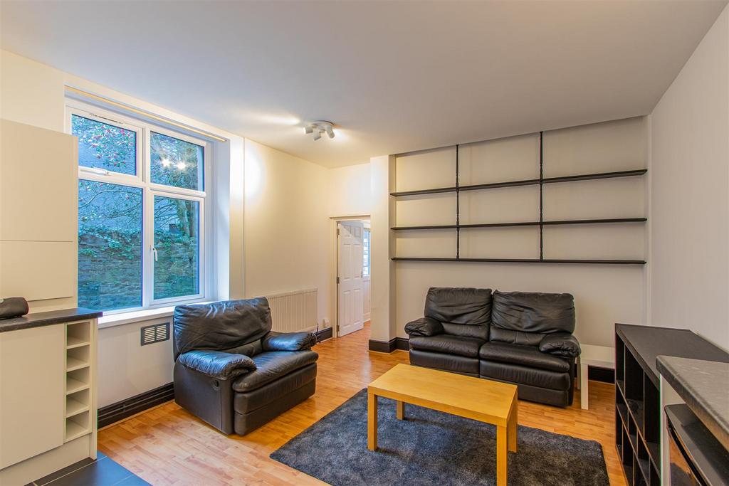 Richmond Road, Cardiff CF24 1 bed flat - £825 pcm (£190 pw)
