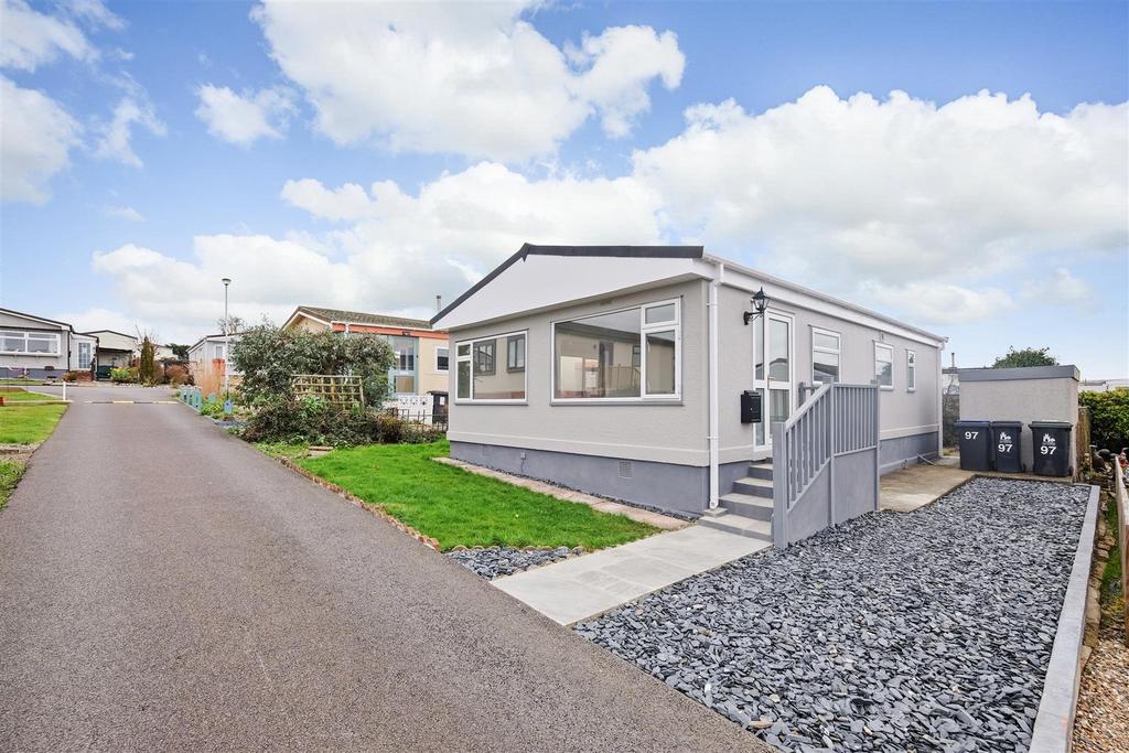 Applegarth Park. Seasalter Lane... 2 bed park home - £170,000