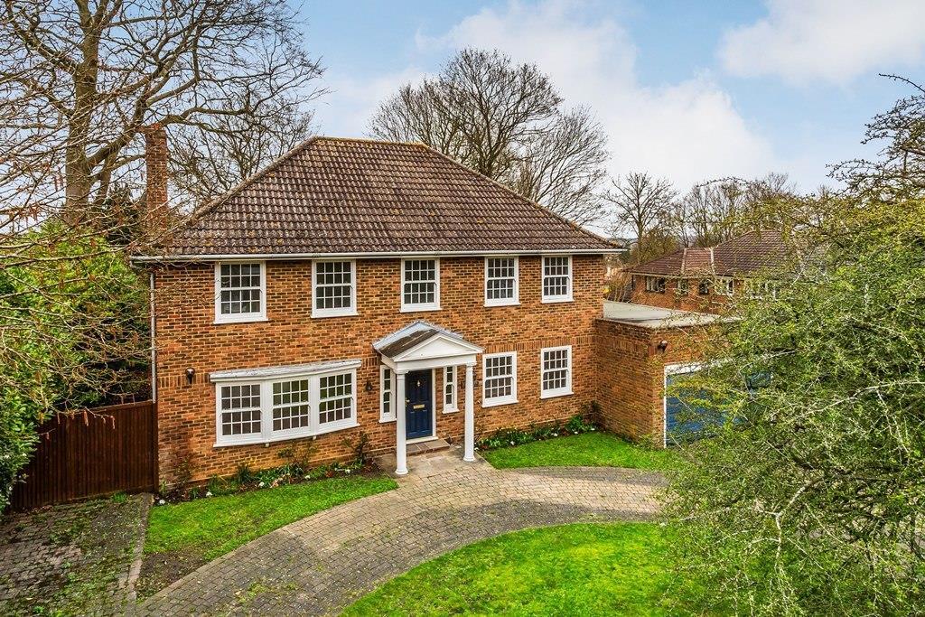 CHURCH CLOSE, FETCHAM, KT22 5 bed detached house - £1,225,000