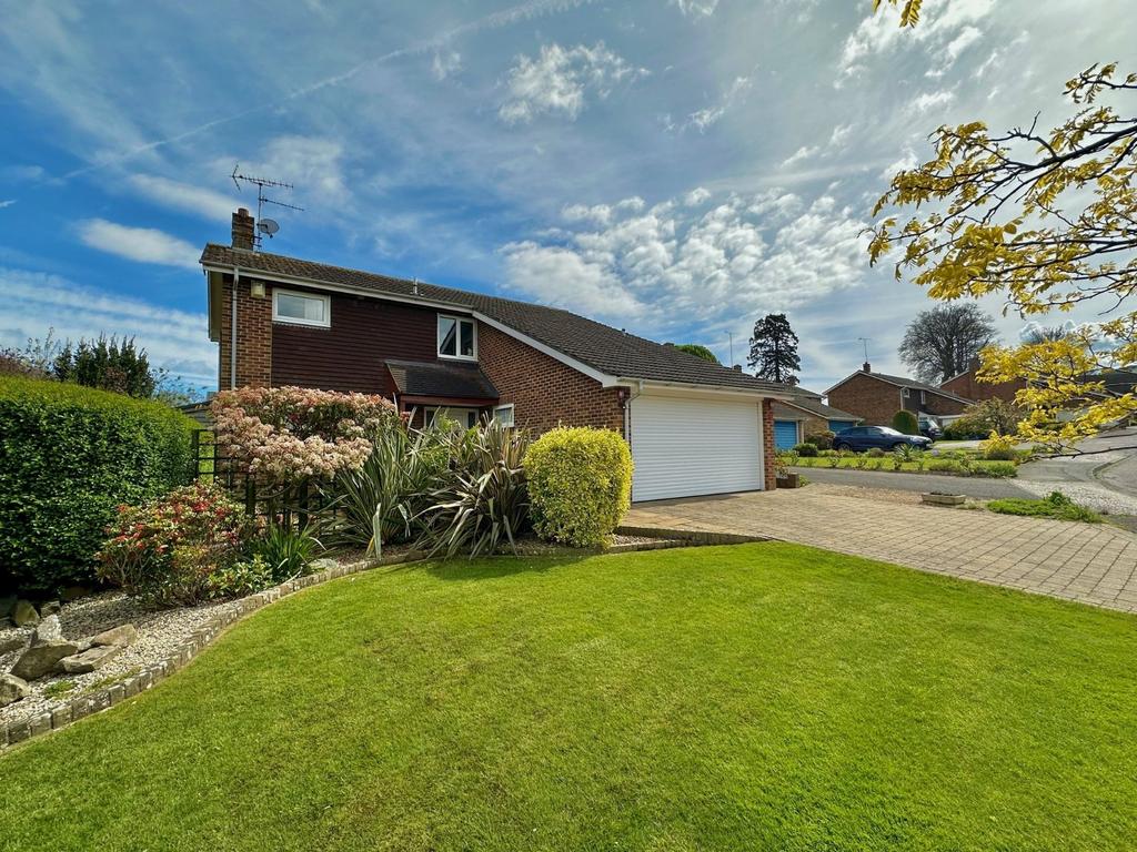 Knoll Place, Walmer, Deal, Kent, CT14 4 bed detached house - £695,000