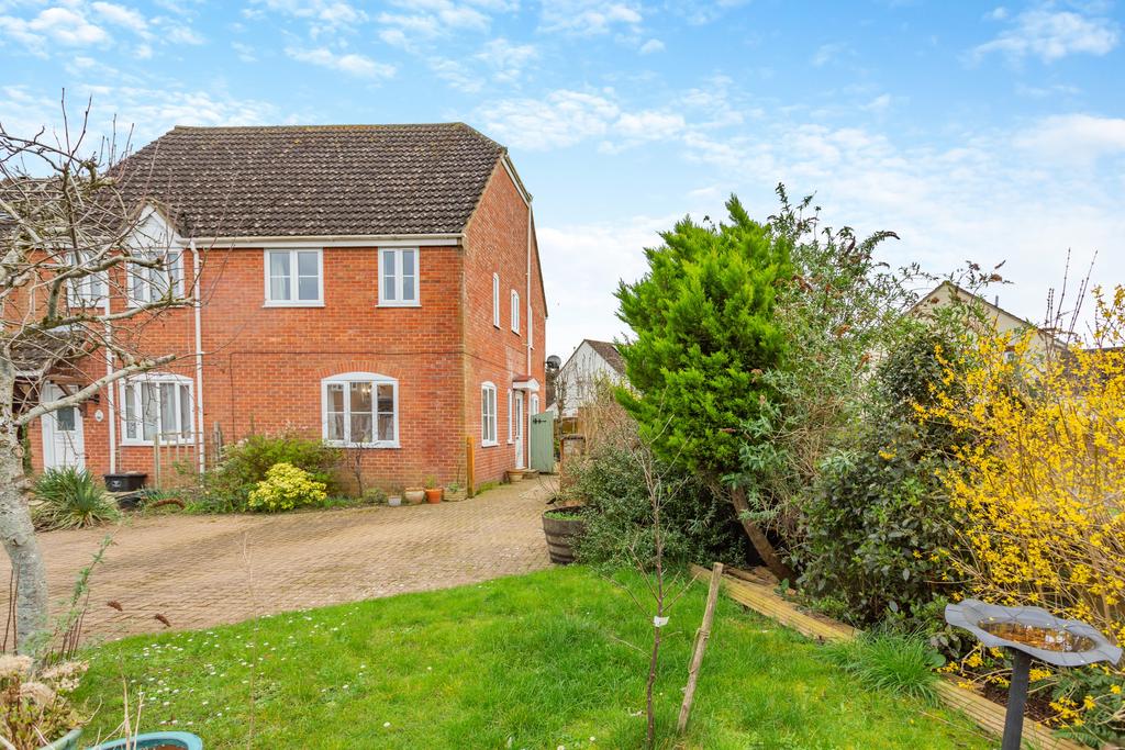 Sands Close, Devizes SN10 3 bed end of terrace house - £290,000