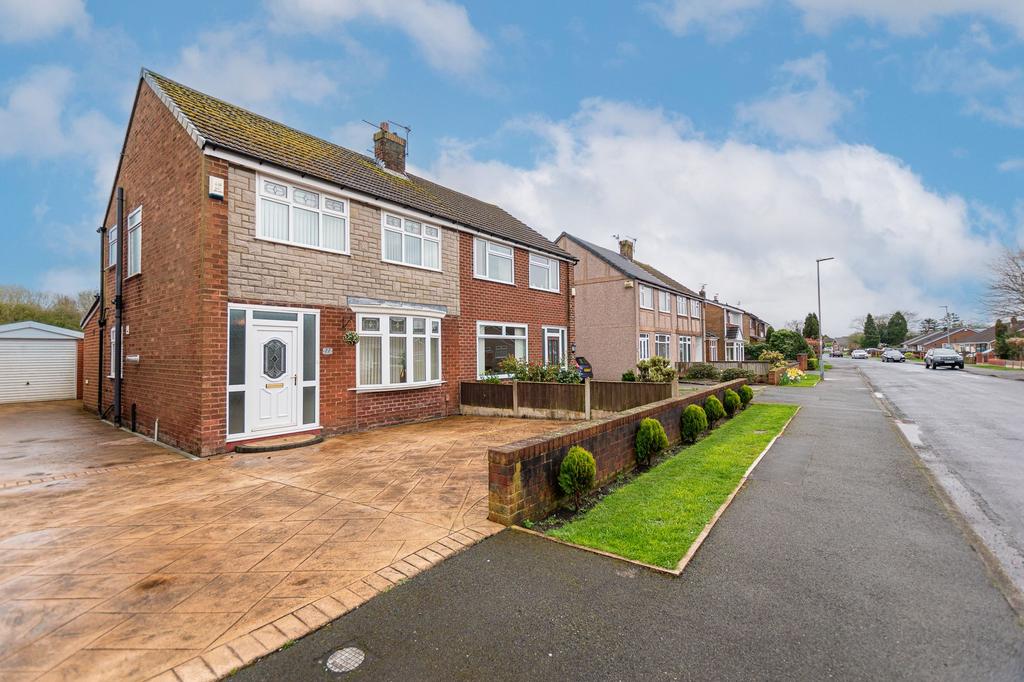 Chestnut Drive South, Leigh WN7 3 bed semi-detached house for sale - £ ...
